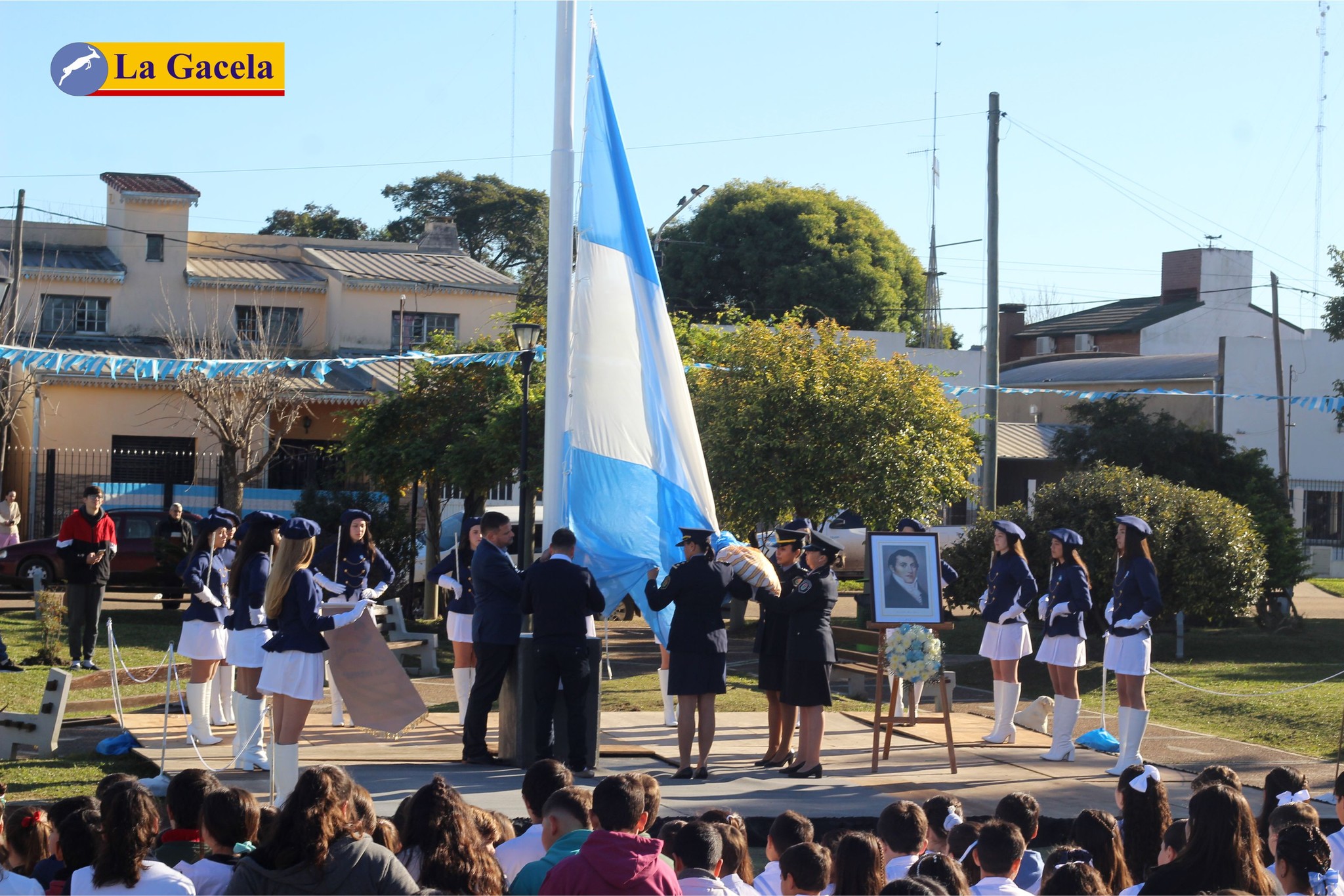 Con la inauguración del mástil mayor, el municipio celebró el Día de la ...